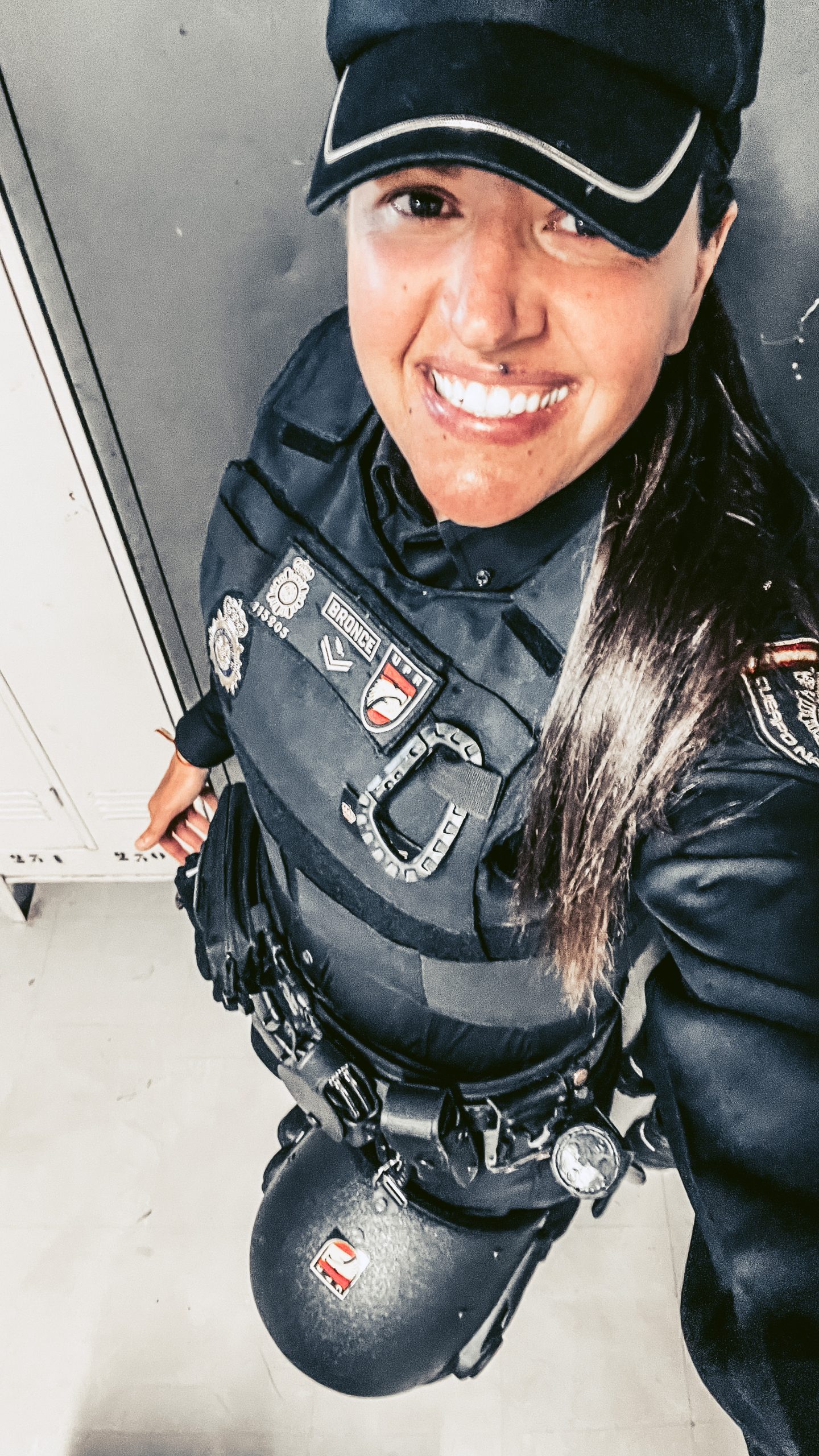 Entrevista a Laura Two Hearts👮🏼‍♀️🐎 - Un Policía